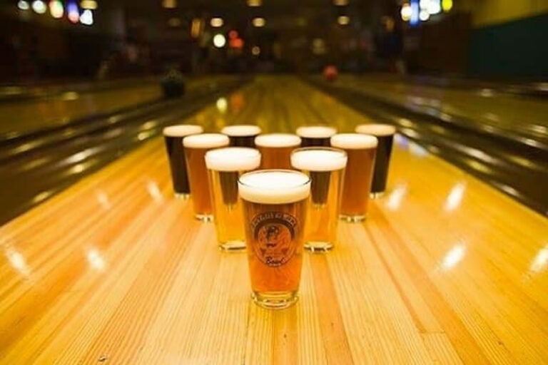 Pinz Bar & Grill – Pinz Entertainment Center